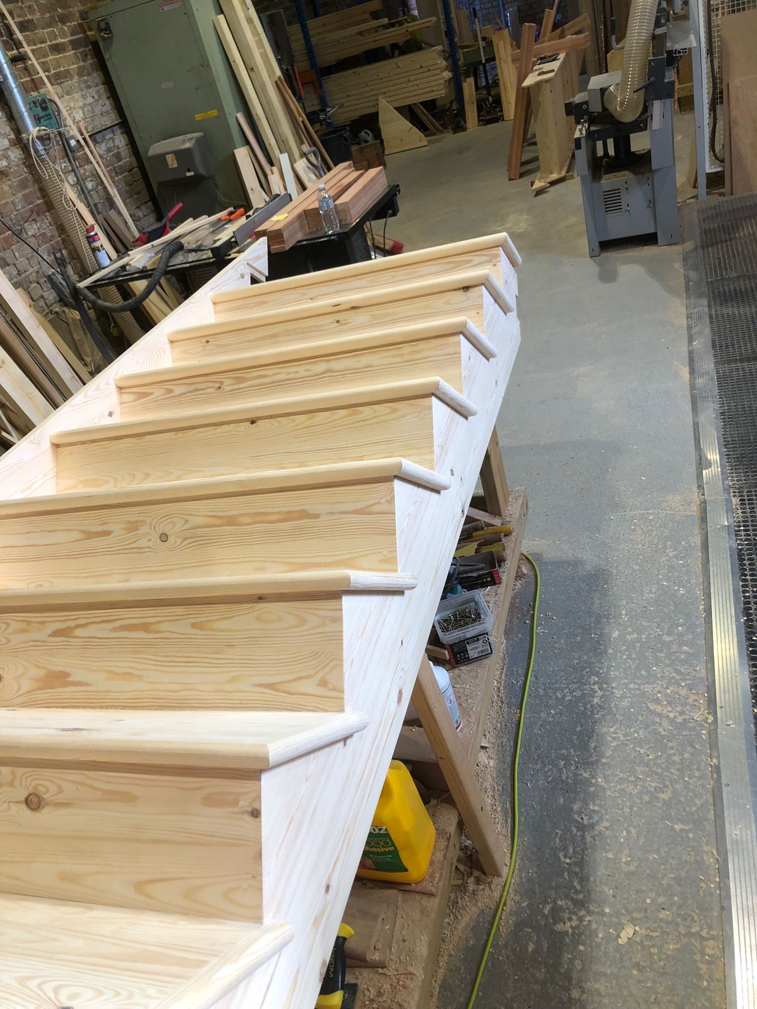 Softwood cut wreathed string staircase - London - DAB Stairs